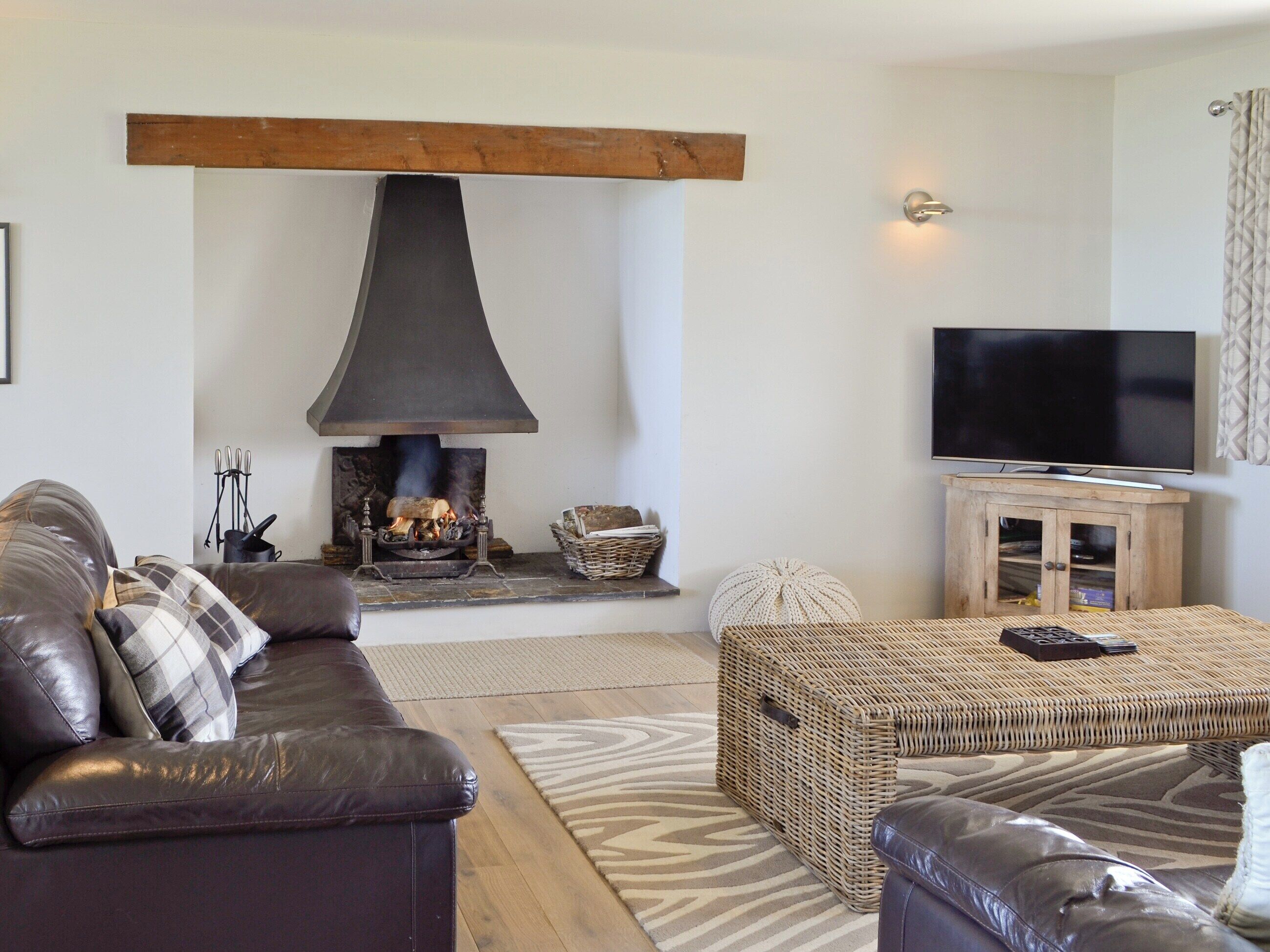 4 Bedroom Accommodation In Port Gaverne - Tintagel
