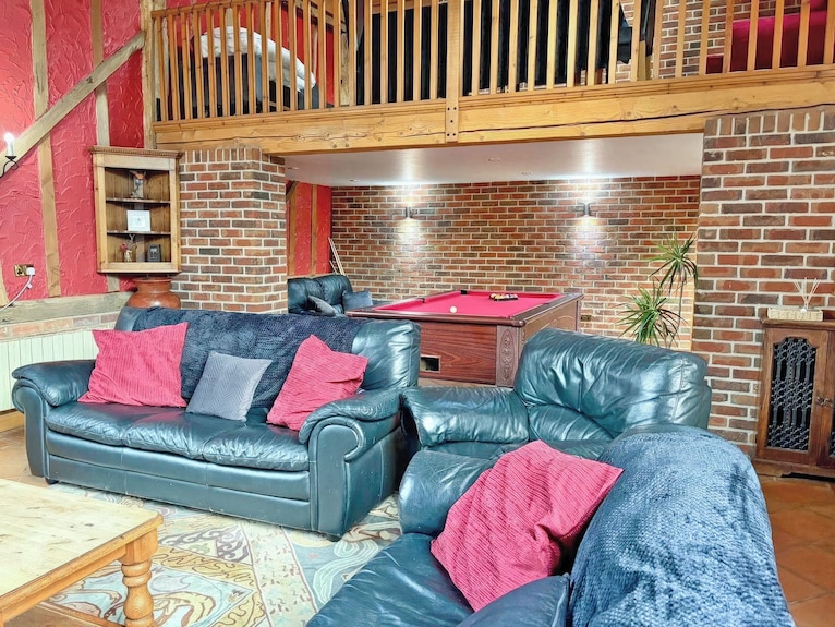 6 Bedroom Accommodation In Creeting St Peter, Near Stowmarket - Stowmarket