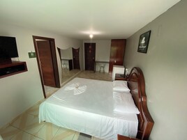 Quartos à prova de som, Wi-Fi de cortesia, roupa de cama