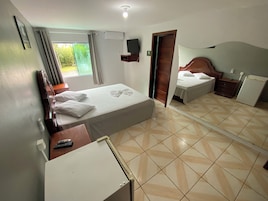 Quartos à prova de som, Wi-Fi de cortesia, roupa de cama