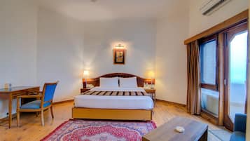 Quarto | Roupas de cama antialérgicas, frigobar, cofres nos quartos, escrivaninha