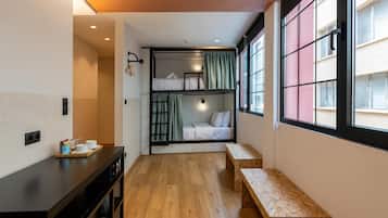 Quarto Quádruplo Cidade | 1 quarto, roupa de alta qualidade, camas de colchão pillowtop, minibar