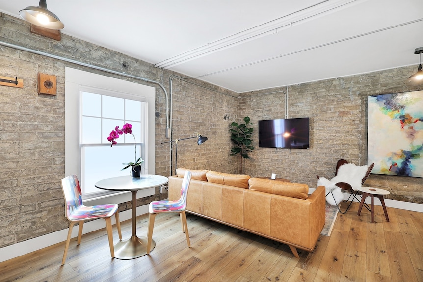 Summit Lofts+brick Walls+king Suite+mt Shasta(101) - Mount Shasta, CA