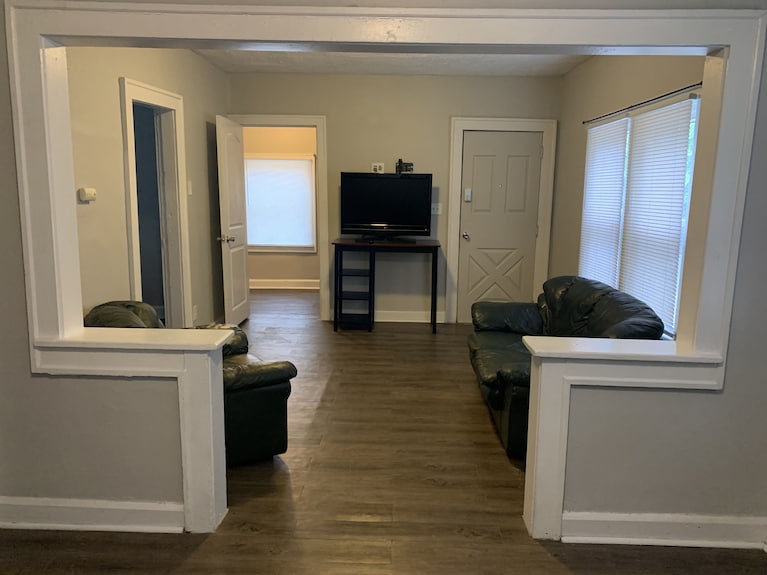 Cozy 1 Bedroom House, Free Parking, Highway Access - Garfield Park Indianapolis