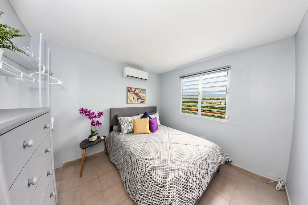 Spacious, Fully Furnished 3br House With Stunning Mountains And Ocean Views - Caribbean