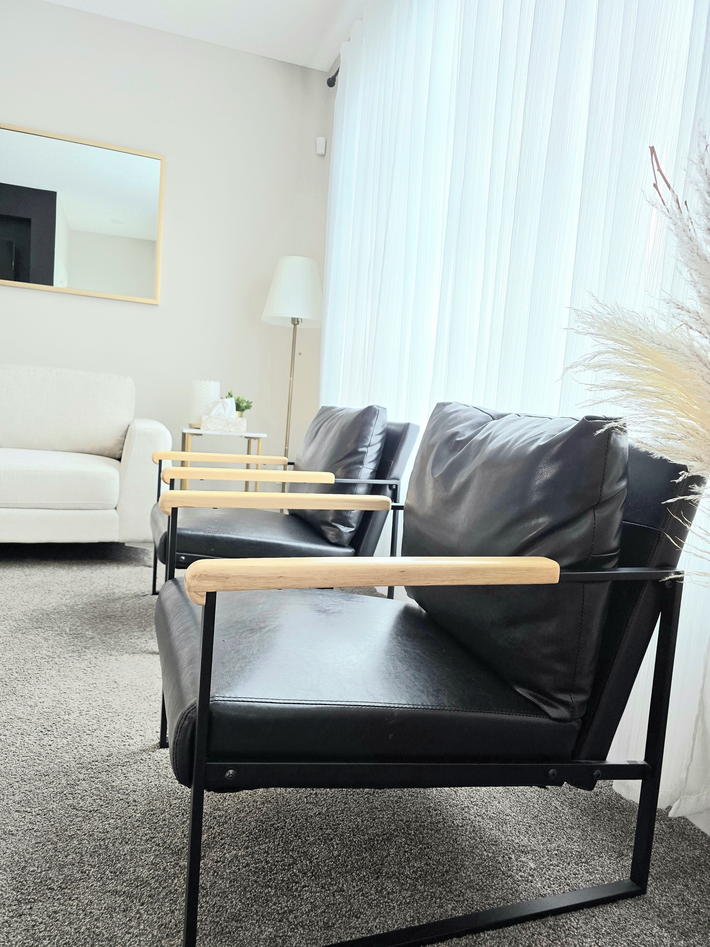 Spacious 3 Br House Wt Ac 8min To Yyc Airport Sleeps 10 - Alberta