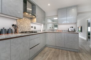 Apartamento luxo, suíte, vista para o jardim (Ground Floor) | Cozinha compartilhada