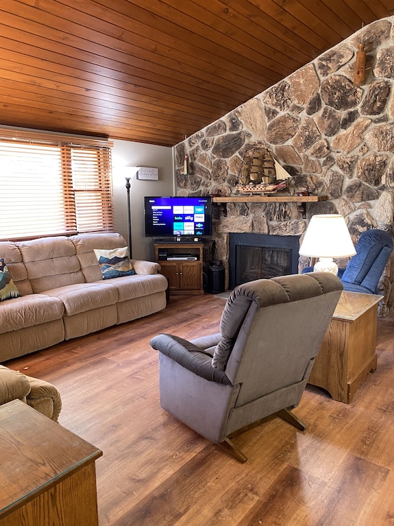 Waterfront Waterport Cottage<br>fishing At The Dam - Albion, NY