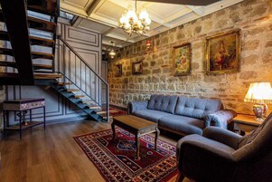 Meissa Tas Evi | Roupa de alta qualidade, quartos insonorizados, Wi-fi grátis 