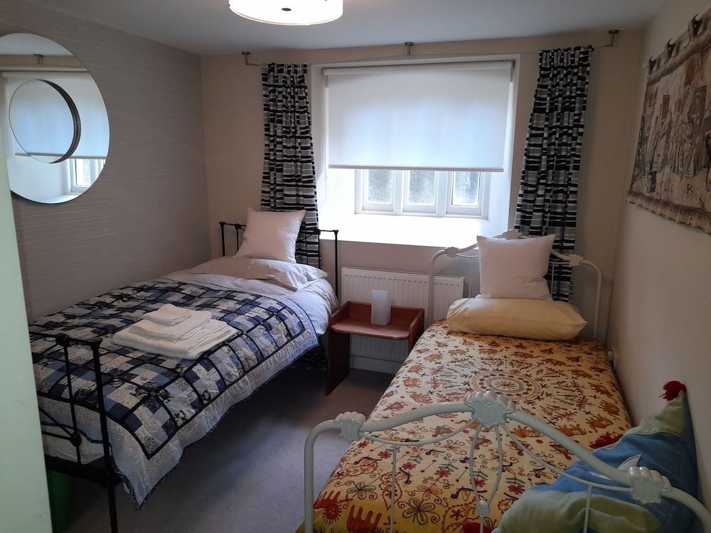 Former Showhome With Indoor Pool & Gym - Shepton Mallet