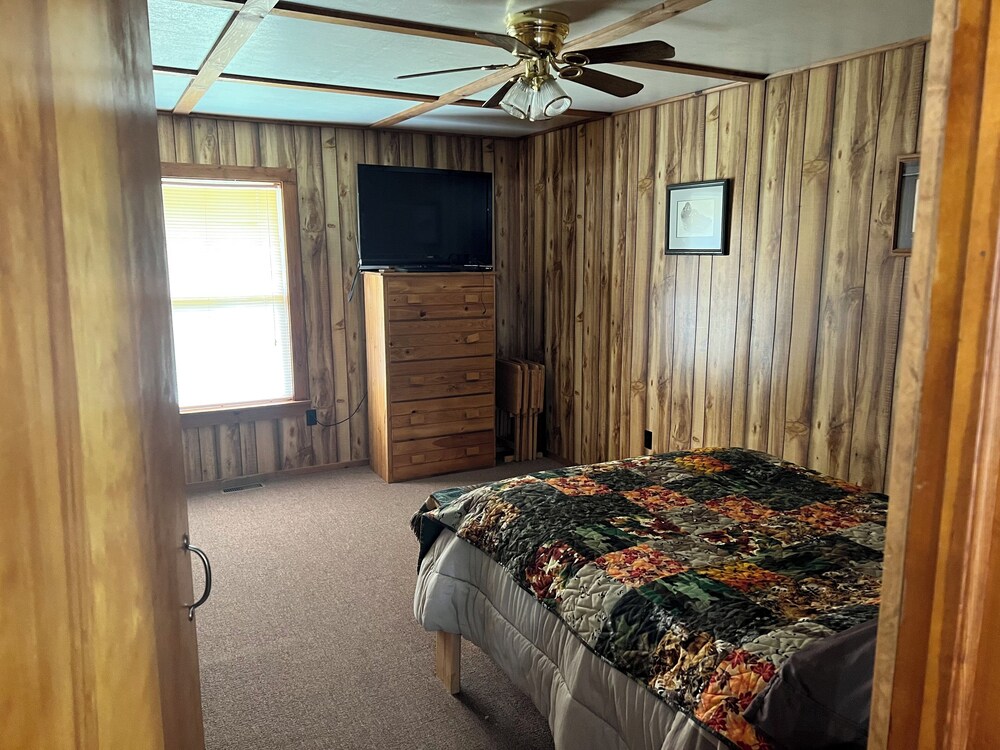 1.5 mi to Saganing casino 100 yrds to Saginaw bay. 1 block Whites beach ...