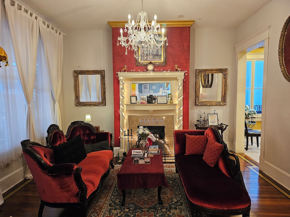 Isetta Inn (Boutique Inn) - Savannah, GA