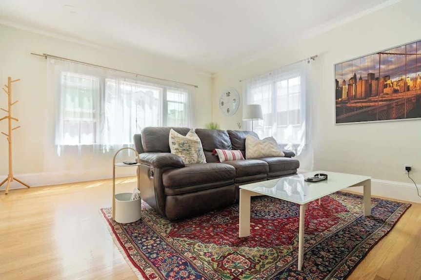 Uptown Oakland Stylish 2br | Parking + Near Shops & Dining - Berkeley, CA