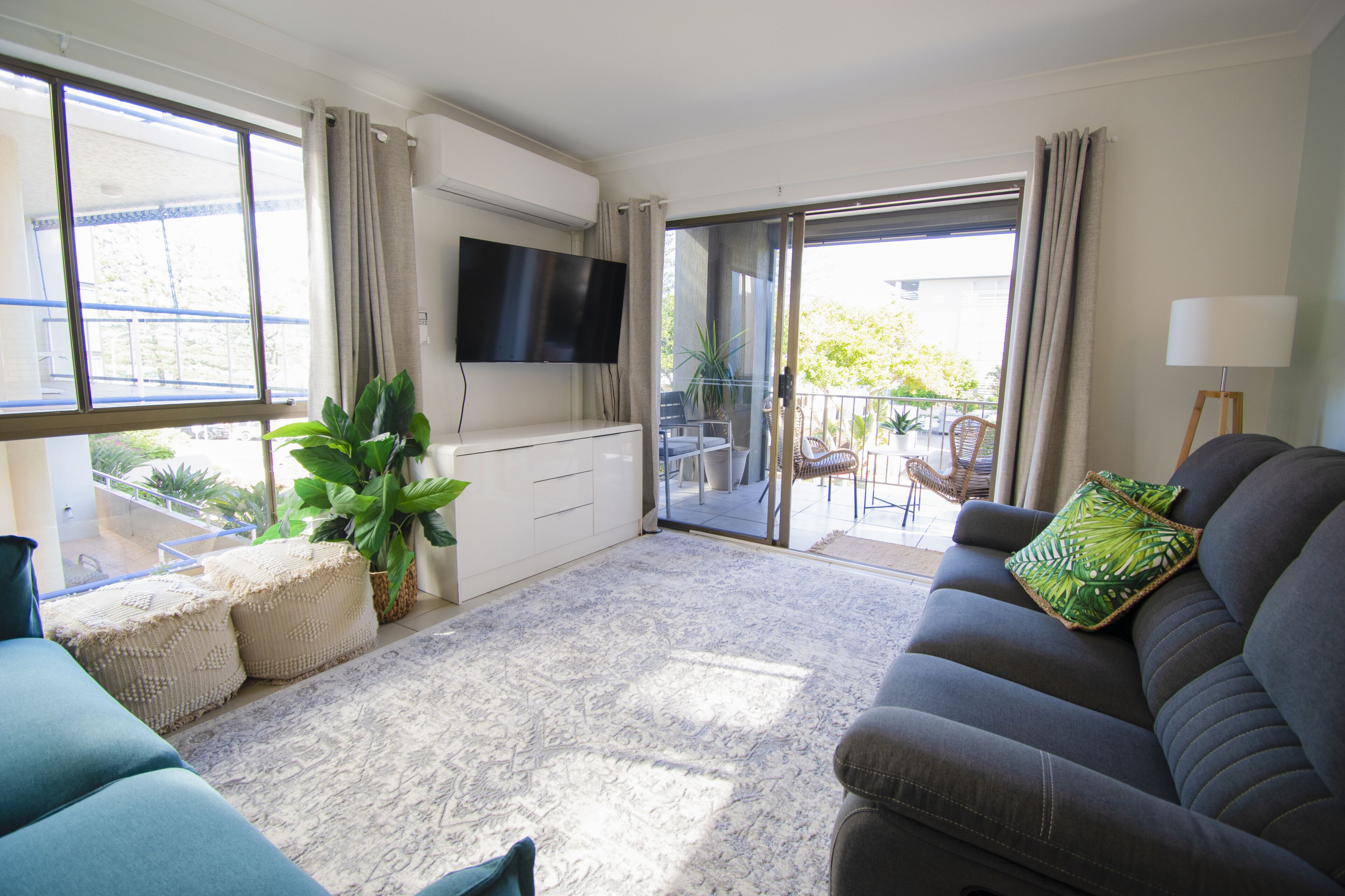 Cosy Family Friendly, Beachside Unit, Views, Walk Everywhere. Long Stays Welcome - Caloundra
