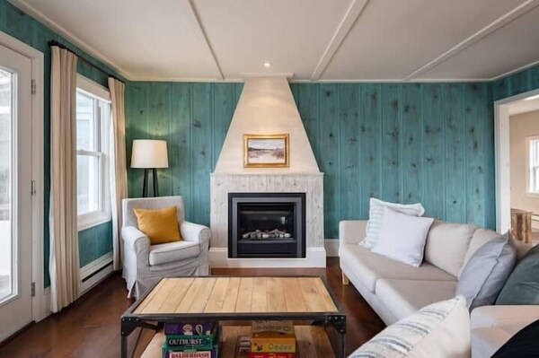Hackett's Cove Oceanfront Family Cottage For 11 - Bay of Fundy