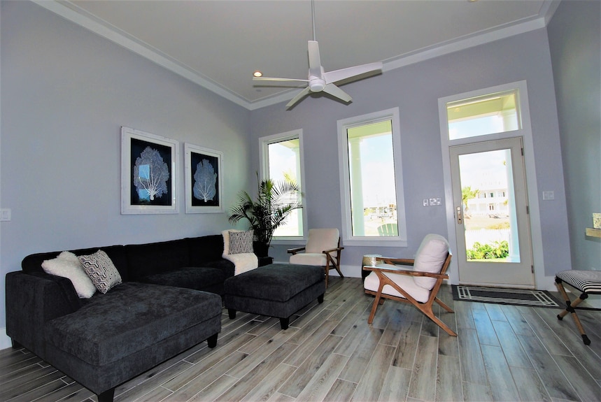 Seaglass Cottage Brand New Cottage Located Within The Shores, Just A Short Walk To The Beach! - South Padre Island, TX
