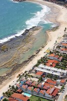 Na praia, praia de areia branca