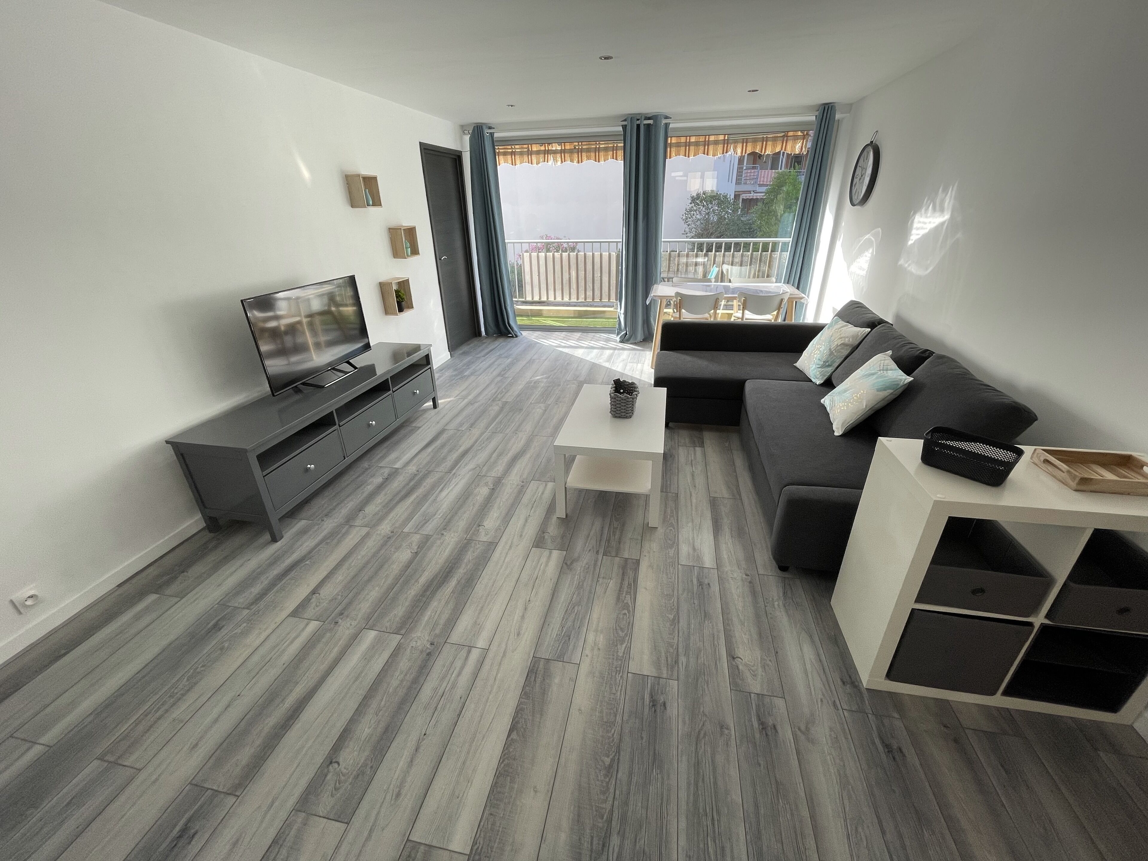 A Spacious Brand New Flat Located In The Most Desirable Neighborhood. - Cavalaire-sur-Mer