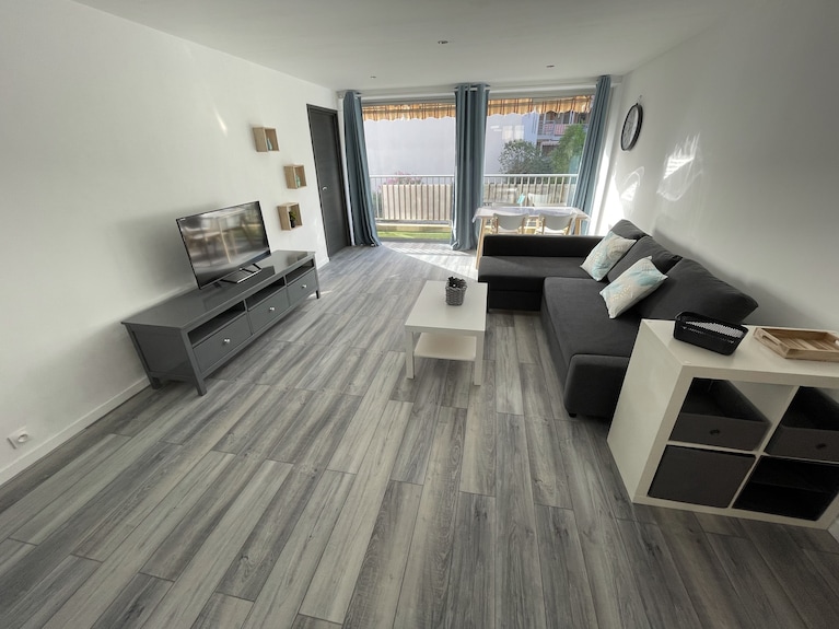 A Spacious Brand New Flat Located In The Most Desirable Neighborhood. - Cavalaire-sur-Mer