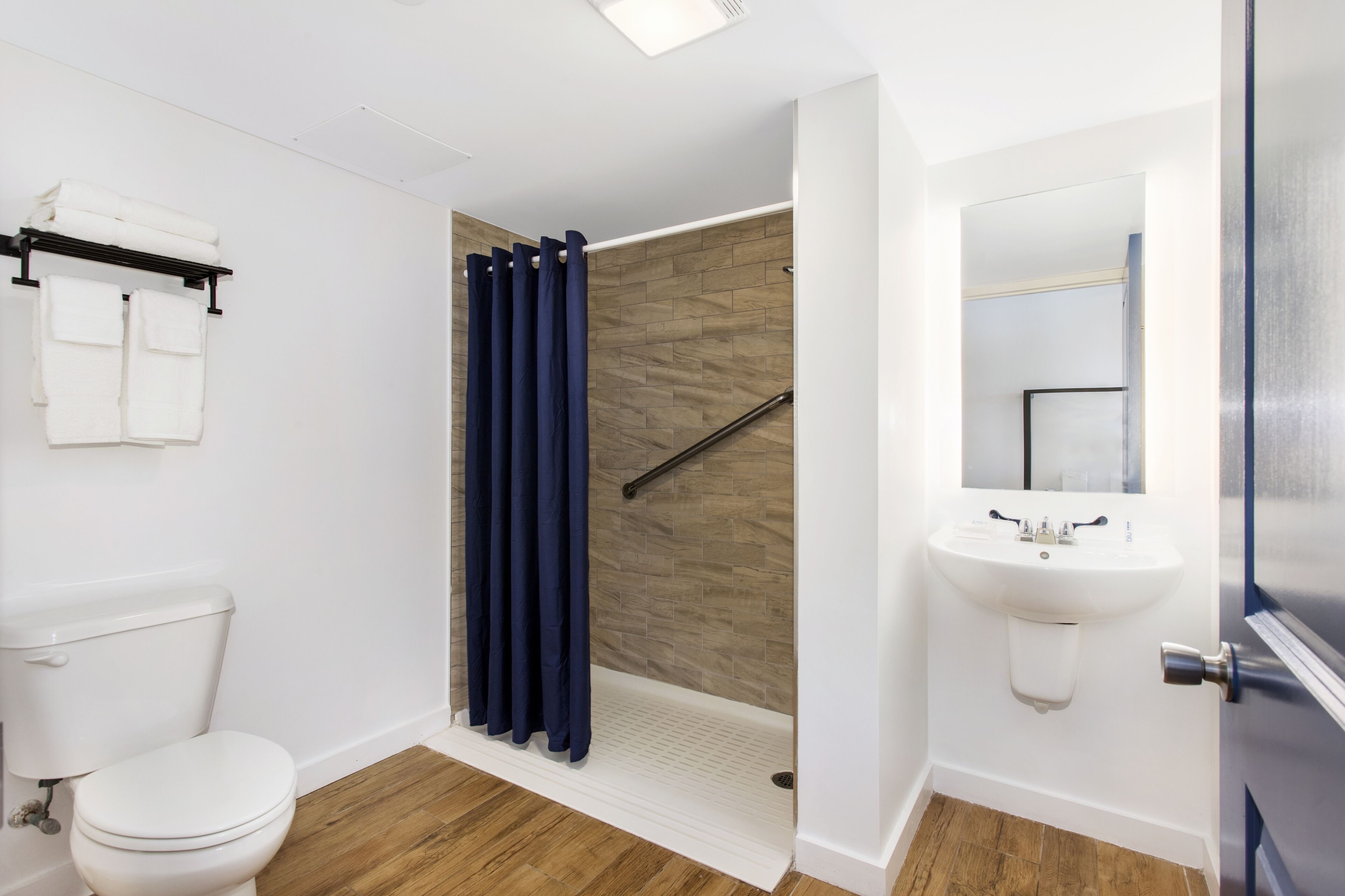 Quarto casal luxo | Banheiro | Chuveiro, produtos de toalete biodegradáveis, secador de cabelo 