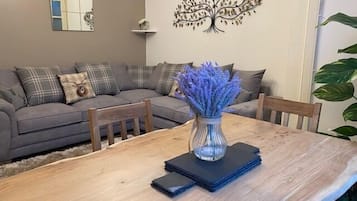 Apartamento Cidade, acessível, casa de banho privativa (Homely ) | Lounge