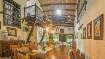 Café da manhã com buffet grátis todos os dias