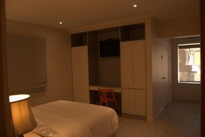 1 quarto, roupa de cama fornecida 