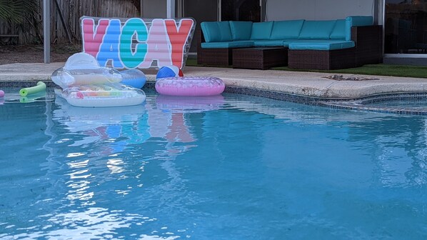 OASIS Pool & Spa Vacation House. 10 minutes from strip & airport ...