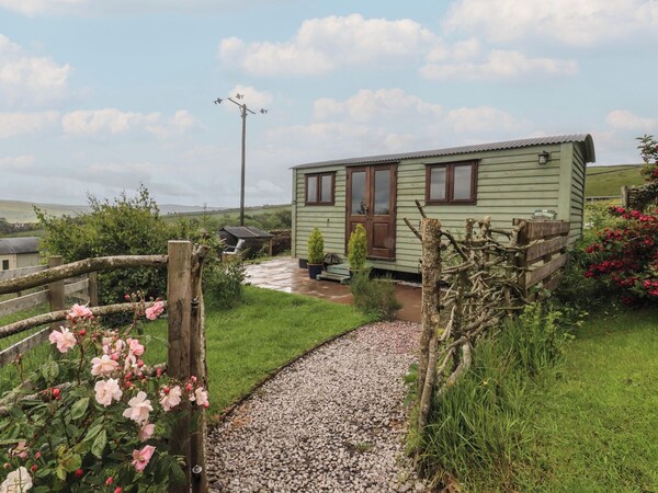 The Herdsman Luxury Shepherds Hut - Lancashire