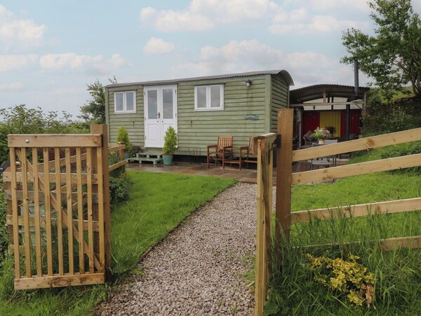 The Journeyman Luxury Shepherds Hut - Lancashire
