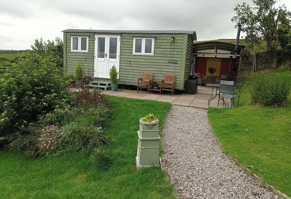 The Journeyman Luxury Shepherds Hut - Lancashire