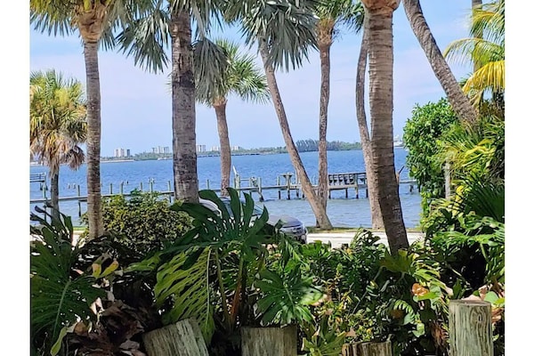 Water View (Intracoastal) Walking Distance To Downtown Jensen Beach - Jensen Beach, FL