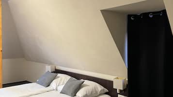 Quarto Duplo Comfort | Secretária, Wi-fi grátis, roupa de cama fornecida