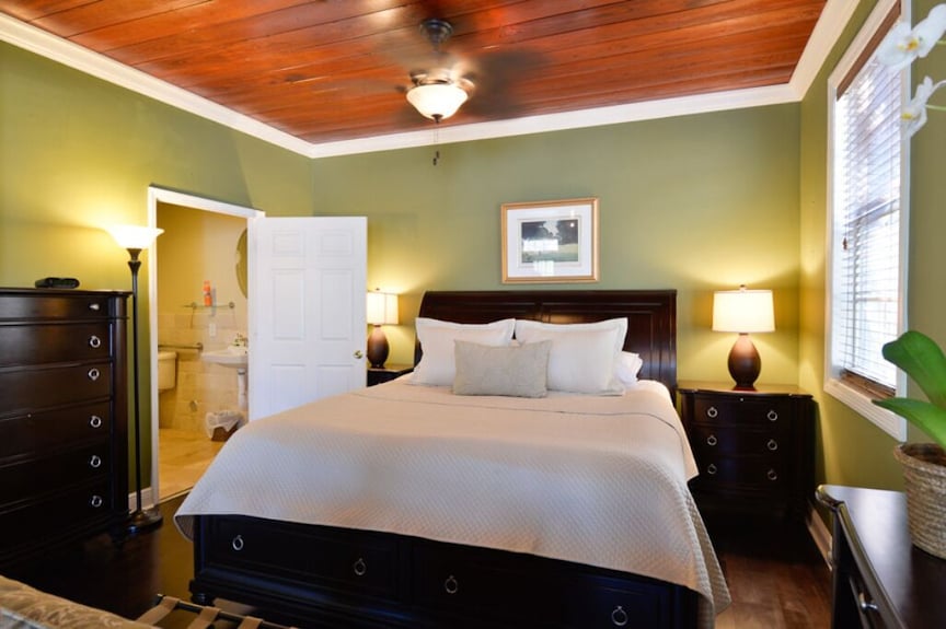 The Palmer Suite At Old Colorado Inn (Ada Room)) - Stuart, FL