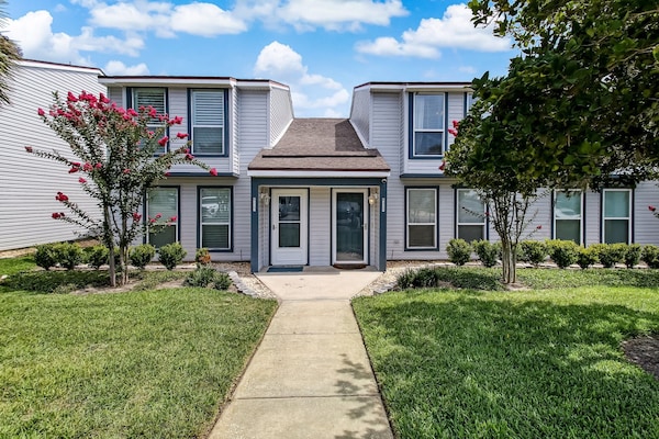 Boho Beach Townhouse W Pool- 2 Min. Walk To Beach! - Fort Clinch State Park, Fernandina Beach