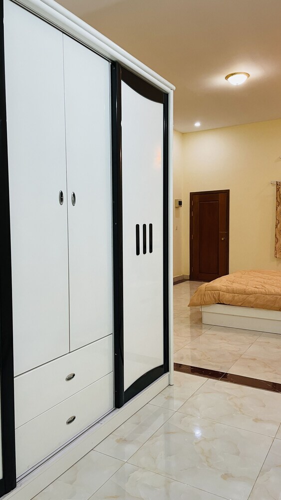 Super King Bedroom With Air Condition - Phnom Penh