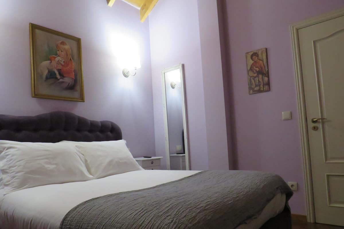 Quarto Duplo Deluxe | Roupa de alta qualidade, secretária 