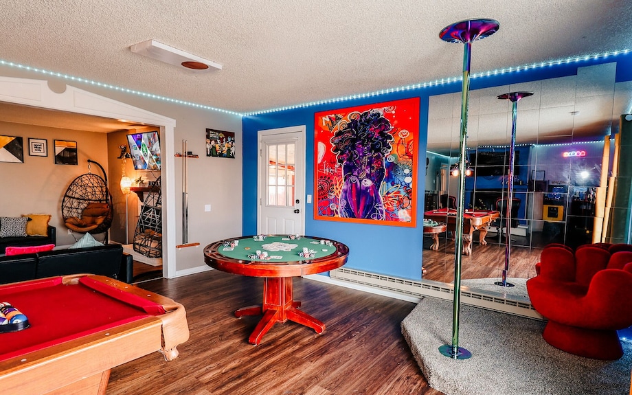 420 Hottub Ps5 Arcade Theater Pooltable Sauna Pole - Denver, CO