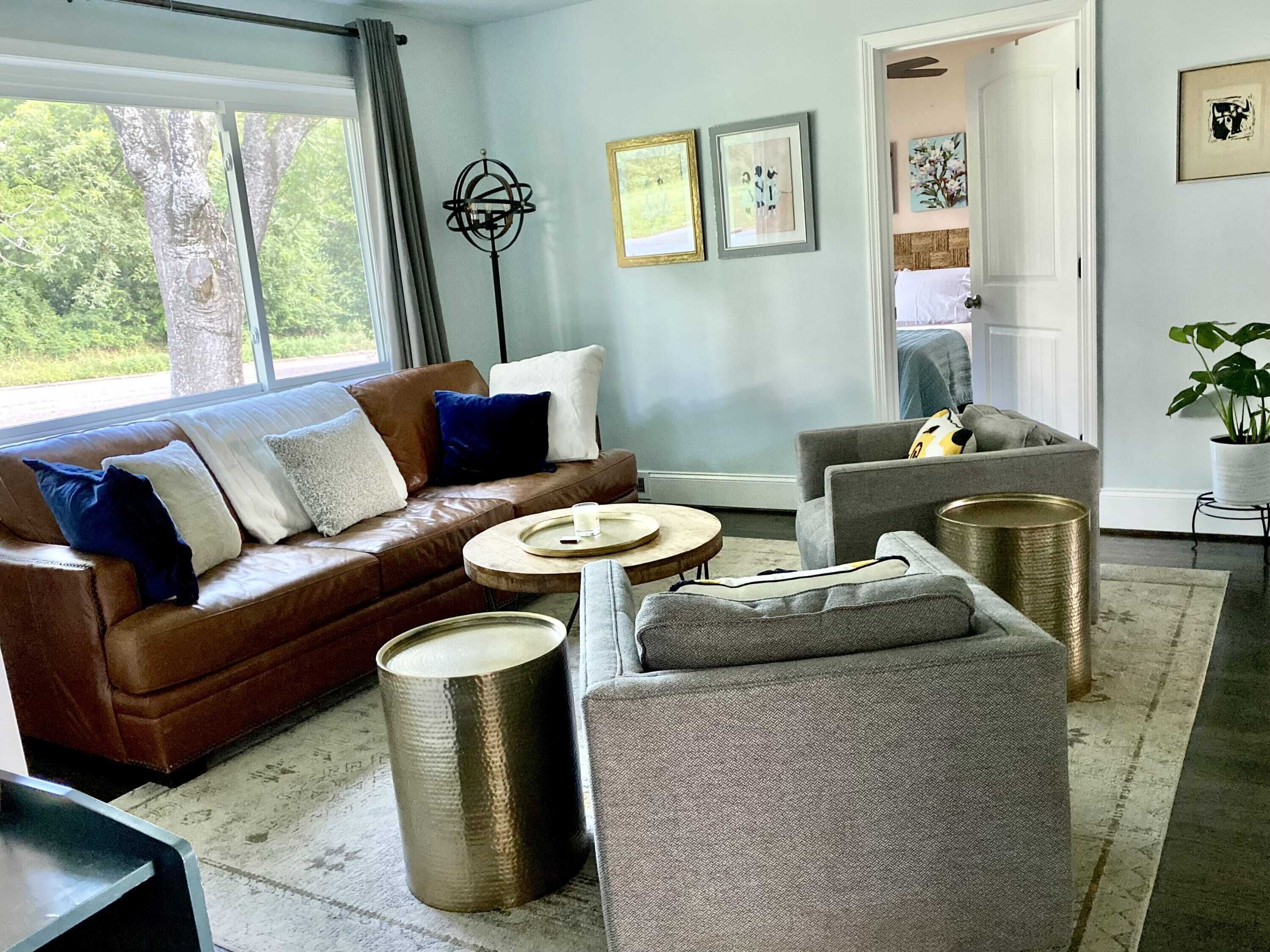 Blue Door: Walk To Avondale, Dog-friendly W Yard - 버밍엄