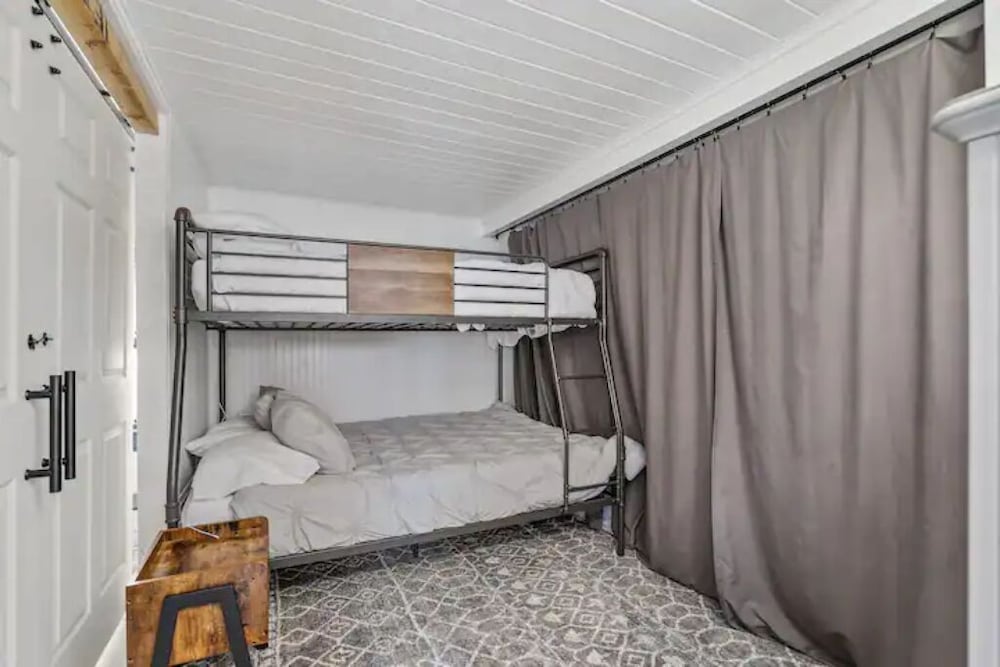 Mountain Town Hideaway With Treehouse 🏕 - Flagstaff, AZ