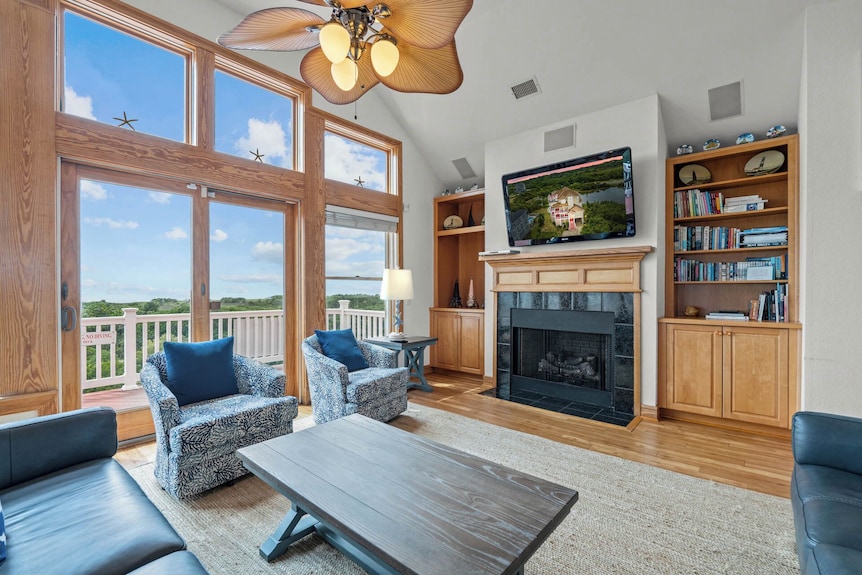 Soundside Home W/ Private Pool, Hot Tub, Elevator, Game Room, And Water Views - Outer Banks