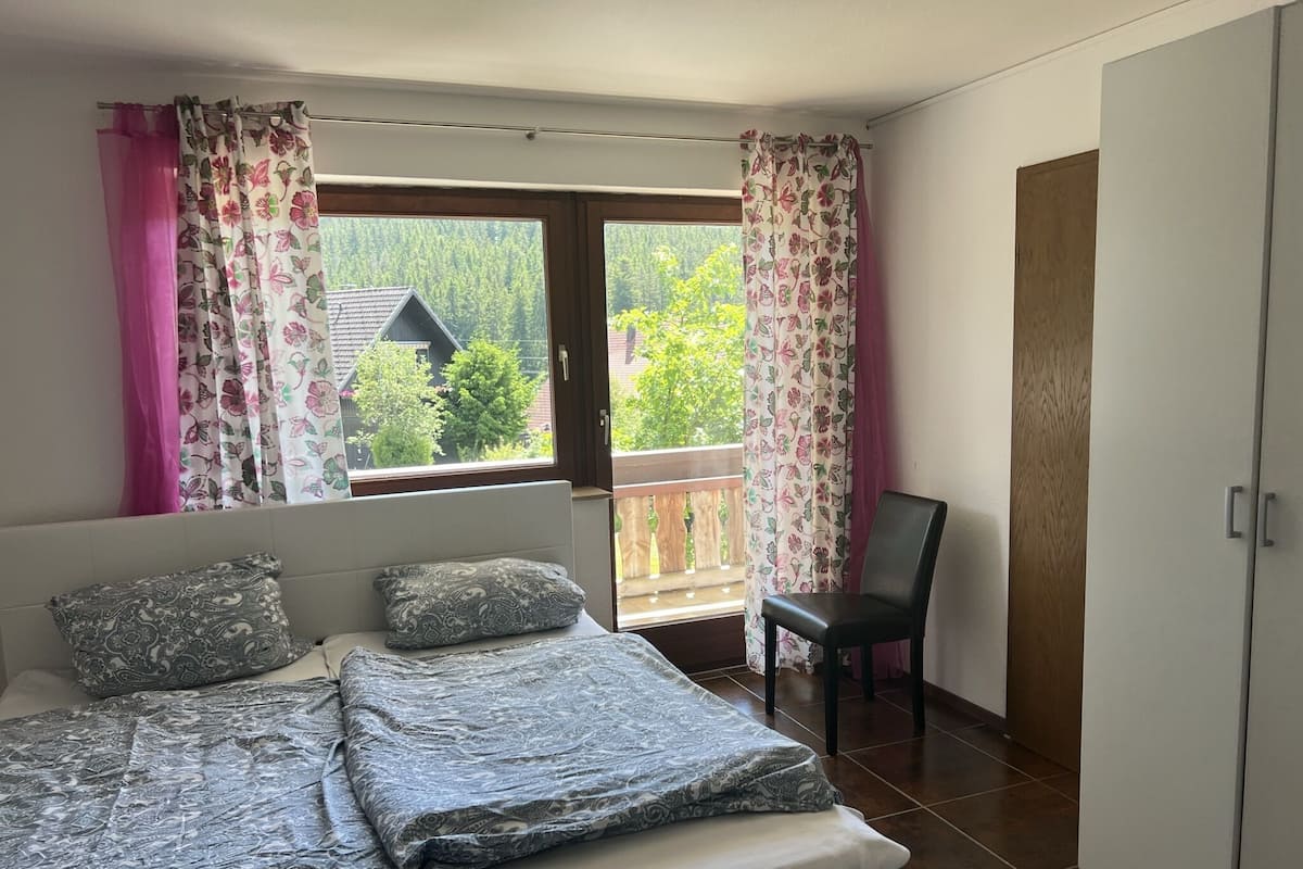 Apartamento, banheiro privativo | 2 quartos