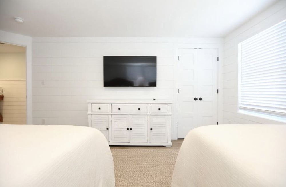 Beautiful Ship Lap Condo In The Heart Of Wildwood - North Wildwood, NJ