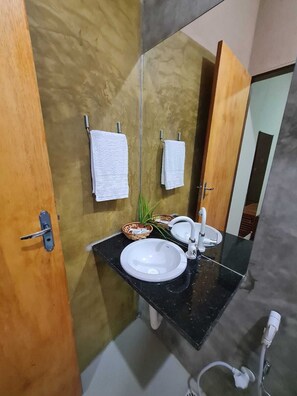 Quarto Duplo Económico | Casa de banho