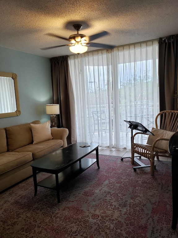 Two-bedroom, Two-bath Condo Close To The Ocean. Full Kitchen, Living R & Balcony - Key West, FL