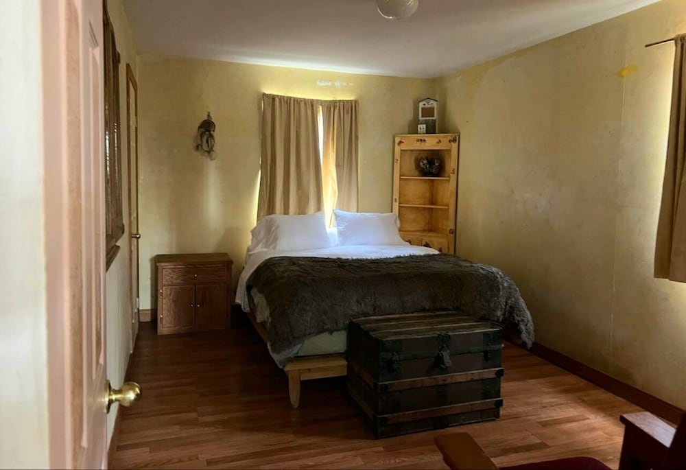 Huge Ranch, House Sleeps 8 Or Wedding/event/party 200 Guests Or Camping Group - Los Angeles, CA