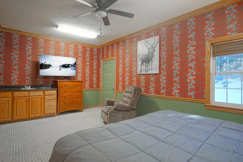 3 Br: Keystone Lodge Suite B Is A Short Walk To Upper Flume (Green). Pet Friendly. - Snowshoe, WV