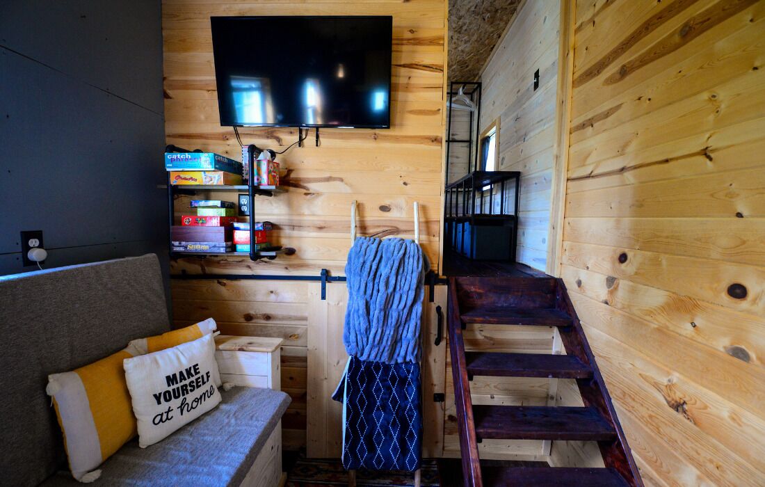 Entire Cloverdale Cabins.hottub.sleeps 13-16 - Minnesota