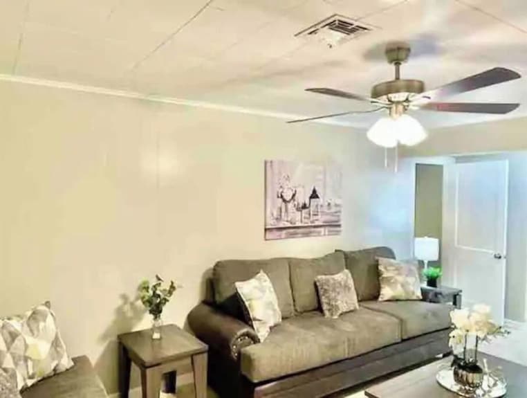 Dudley's Southern Charm - Shreveport