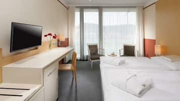 Quarto luxo | 1 quarto, frigobar, cofres nos quartos, Wi-Fi de cortesia